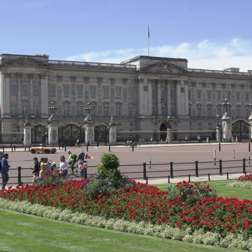 15 Fun Facts About Buckingham Palace
